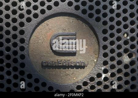 Close up Con Edison manhole cover Stock Photo - Alamy