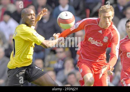 Peter Crouch and defender William Gallas fight for the ball Stock Photo - Alamy