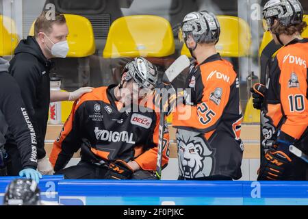 Daniel Wirt (Loewen Frankfurt, #76)) schiesst sein Tor zum 3:0, Jubel ...