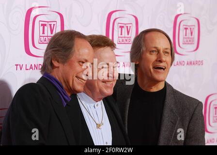 Roy Clark (center) with Jim Hager and Jon Hager 5th Annual TV Land ...