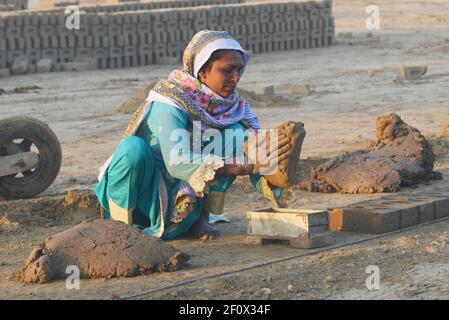 Lahore, Pakistan. 02nd Mar, 2021. Pakistani female labourer makes clay ...