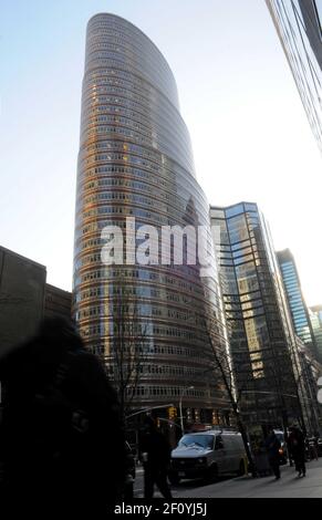 Bernard Madoff offices were in Lipstick Building, postmodern skyscraper ...