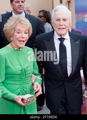DIANA DILL MICHAEL DOUGLAS & KIRK DOUGLAS ACTOR (1950 Stock Photo - Alamy