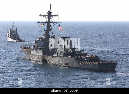 US Navy USNS Catawba (T-ATF 168) steams through the waters of the ...