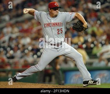 Cincinnati Reds reliever David Weathers pitches in a baseball game ...