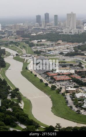 Texas Trinity River flooding in front of downtown Dallas June 20, 2015 ...