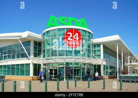 Asda 24 hour Supermarket, Town Centre, Hatfield, Hertfordshire, England ...
