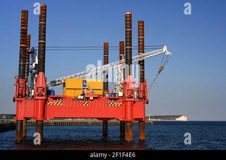 3-legged jack up drilling rig in port, Abu Dhabi, UAE Stock Photo - Alamy