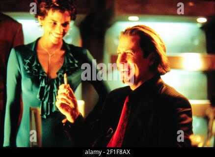 HALLE BERRY, JOHN TRAVOLTA, SWORDFISH, 2001 Stock Photo - Alamy