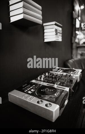 Bar ber shop vintage interior Stock Photo - Alamy