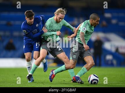 Mason Mount and Tom Davies during the Premier League match between ...