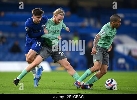 Mason Mount and Tom Davies during the Premier League match between ...