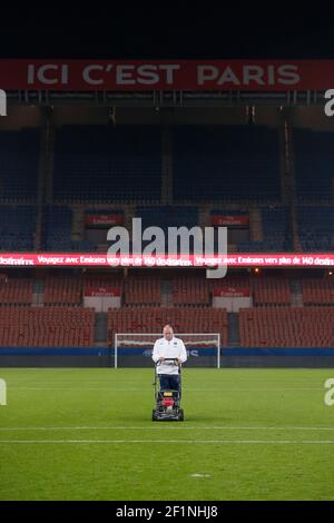 Paris Saint-Germain head groundsman Jonathan Calderwood (PSG) at Parc ...
