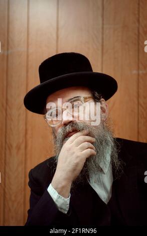 RABBI ABRAHAM PINTER,PRINCIPLE AT THE YESODEY HATORAH SCHOOL IN ...