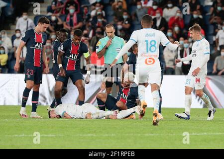 Ander Herrera of PSG between Jordan Marie and Sacha Boey of Dijon ...