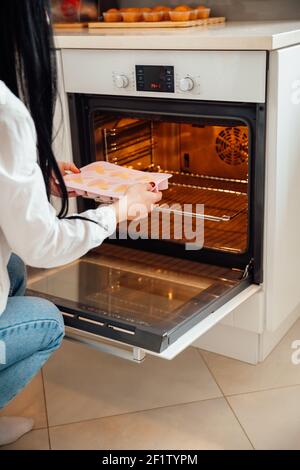 woman with cupcakes in baking mold on kitchen Stock Photo - Alamy