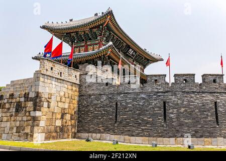Paldalmun Gate, Ancient fortress of Hwaseong, Paldal-gu, Suwon ...