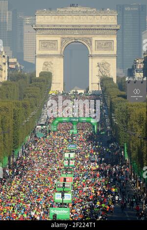 Runners on the Champs Elysees during the Marathon de Paris 2017, on ...