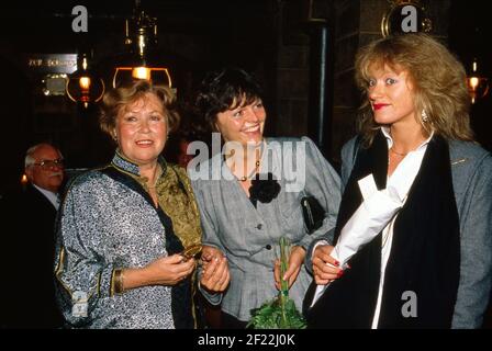 Eva Maria Bauer mit Familie bei der Feier ihres 65. Geburtstags im ...