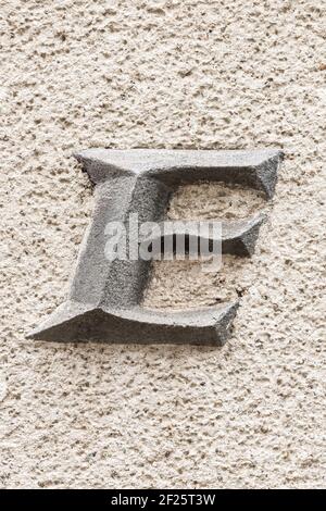 Alphabet letter R on gray stucco texture Stock Photo - Alamy