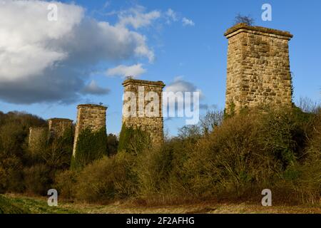 Viaduct Pillars Hook Norton Oxfordshire Stock Photo - Alamy