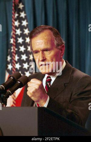 President Bush holds a press conference in the Rose Garden of the White ...