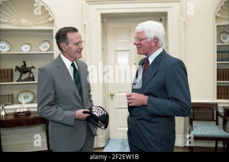 President George H. W. Bush and Peter Graves Stock Photo - Alamy