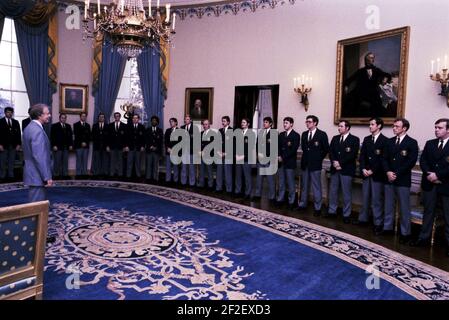 Uniformed Division Secret Service officers stand on the South Lawn of ...
