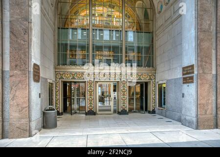 Cincinnati's Dixie Terminal, built in 1921 and designed by Frederick W ...