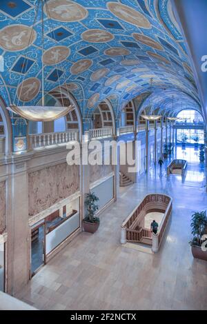 Cincinnati's Dixie Terminal, built in 1921 and designed by Frederick W ...