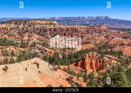Panoramic view of amazing hoodoos sandstone formations in scenic Bryce ...