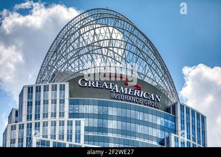 Great American Tower at Queen City Square dominates the Cincinnati ...