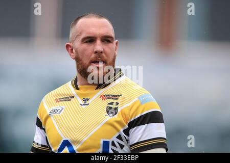 Kingston Upon Hull, UK. 14th Feb, 2025. Joe Burgess of Hull KR hands ...