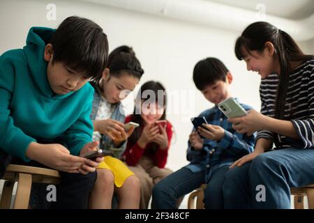Children Obsessed with Smartphone Stock Photo - Alamy