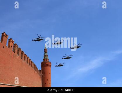 Fireworks over the Moscow Kremlin during Victory Day (WWII), Russia ...