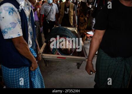 Dead body - Myanmar Stock Photo - Alamy