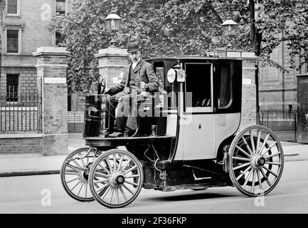 ELECTRIC MOTOR CAB about 1897. Designed by Walter Charles Bersey it was ...