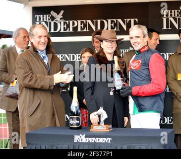 RACING AT CHELTENHAM. THE INDEPENDENT NEWSPAPER NOVICES CHASE. 16/11 ...