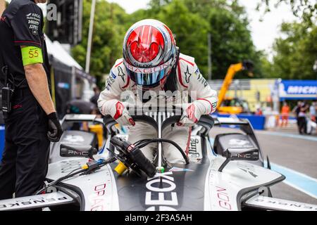 LOPEZ Jose Maria (arg), Penske EV-3 team Geox Racing, portrait grille ...