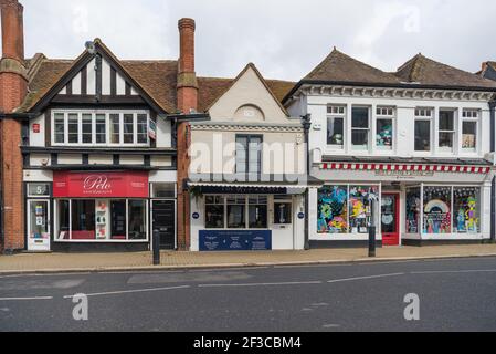 Pinner Village High Street. Historic Queen’s Head Pub, & Pizza Express ...