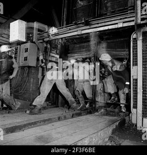 Men underground at pit face at Monkwearmouth Colliery Stock Photo - Alamy