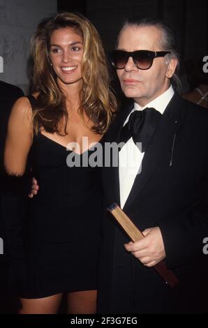 Cindy Crawford 1992 Photo By Adam Scull/PHOTOlink.net Stock Photo - Alamy