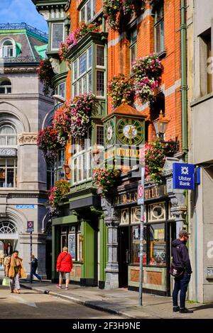 Republic of Ireland Eire Dublin The Clock Pub clock Guinness sign signs ...
