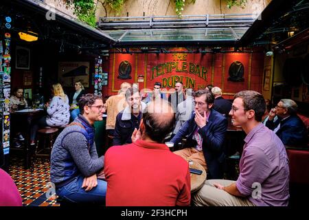 Republic of Ireland; Dublin, the touristic Temple Bar area, Ha'Penny ...