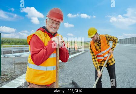 A worker on a construction site during high temperatures in Boulogne ...