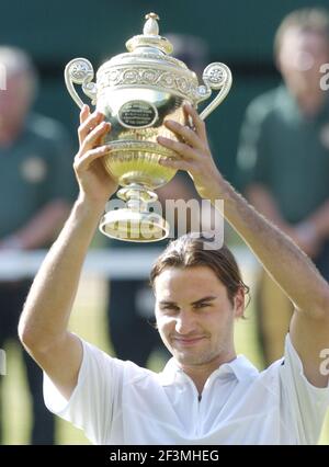 WIMBLEDON TENNIS CHAMPIOSHIPS 2004. 2/7/2004 MENS FINAL R.FEDERER V A ...