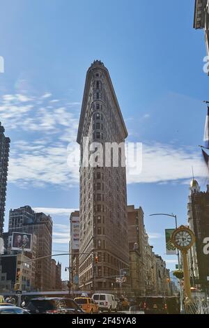 triangle building in new york city Stock Photo - Alamy