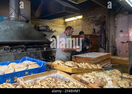 Pita bread bakery in Mahane Yehuda market in Jerusalem Stock Photo - Alamy