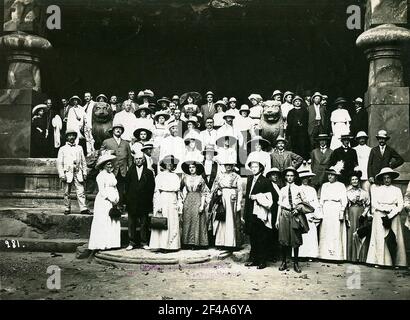 India?. Group picture of tourists of Hapag with lightweight hand ...