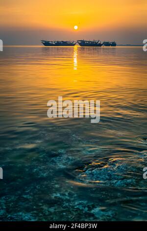 Beautiful morning sunrise view at Dammam Corniche -Saudi Arabia Stock ...